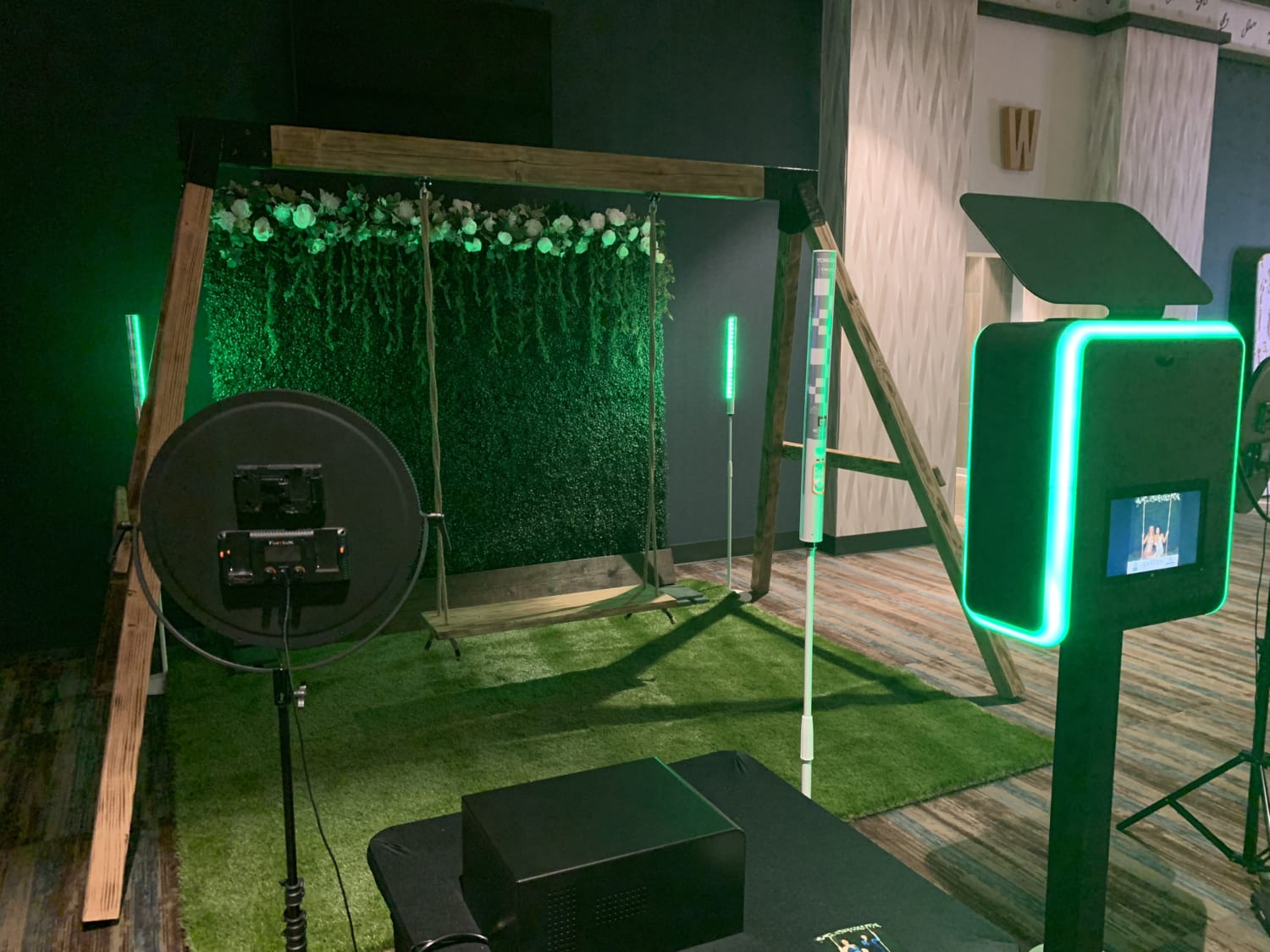 Rope Swing – Excellence Photo Booth